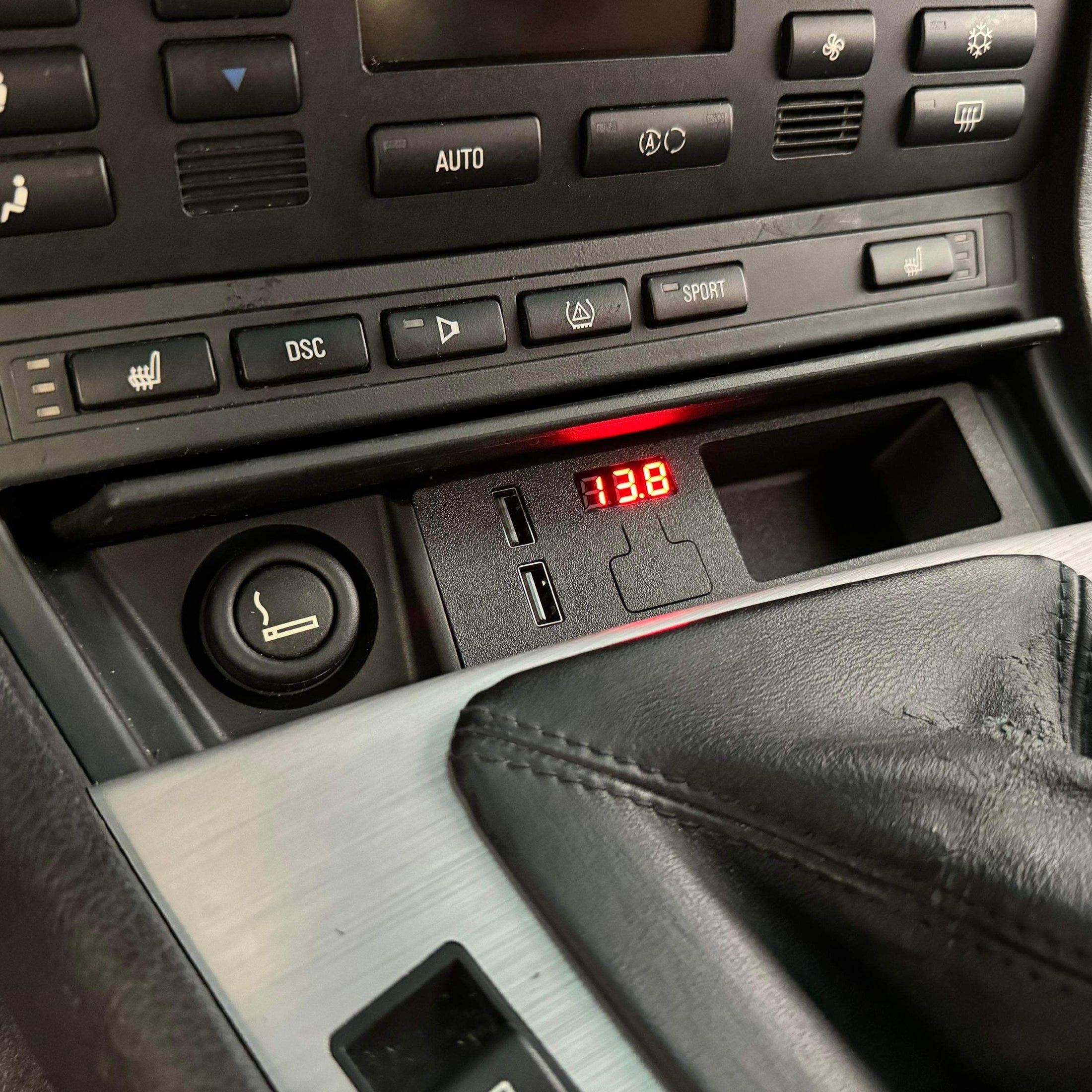 E46 Ashtray Voltmeter + Quick Charge USB-A Port – Falk MFG