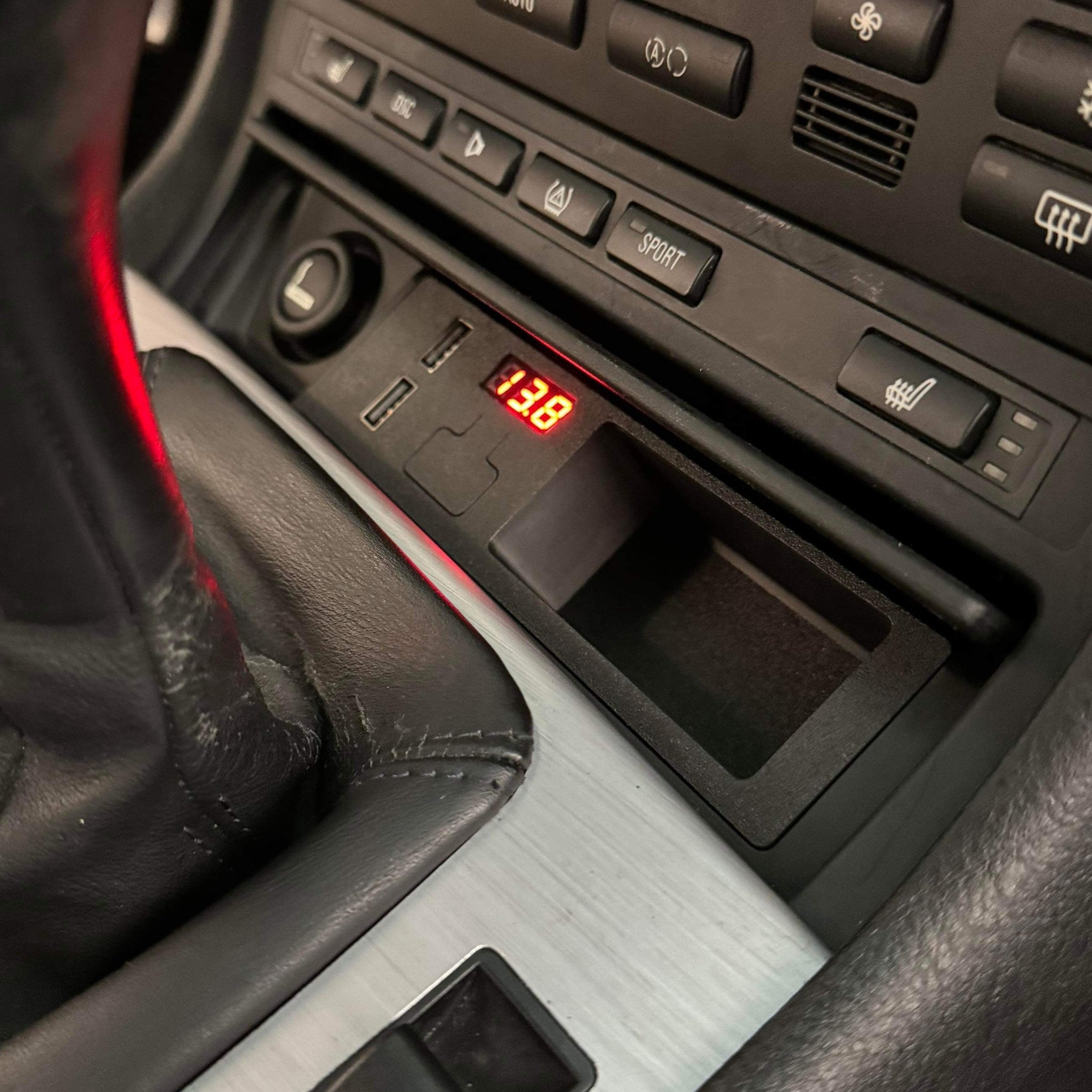E46 Ashtray Voltmeter + Quick Charge USB-A Port – Falk MFG